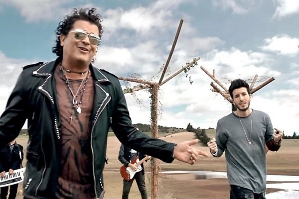 Carlos Vives y Sebastián Yatra, solucionan el amor, en el vídeo de ...